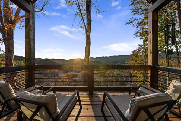 Luxury Blackbird Cabin Stunning Views, Hot Tub And Fire Pit - Blue Ridge, GA