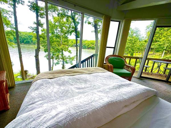 Lakefront Treetop Village 2bd3badeckpool-6pp - United States