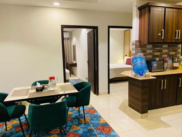 Urban Edge Hotel Apartments - 