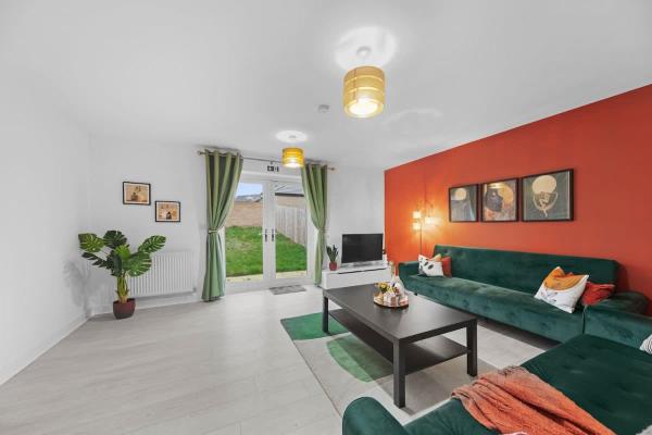 Contractor & Family Friendly 4-br House - Leads - Leeds
