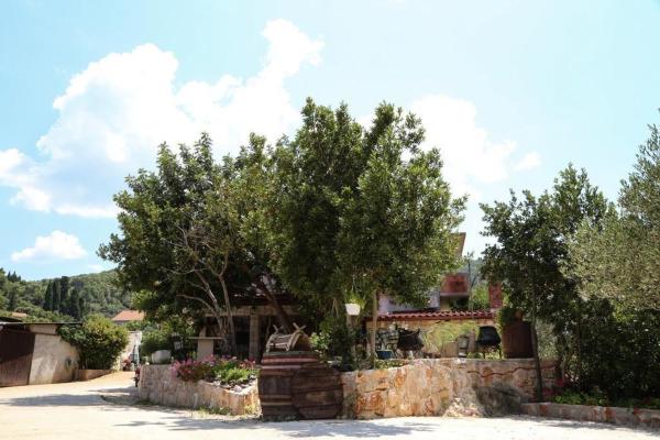 Apartments With Parking Spaces Dol, Hvar - 24122 - Stari Grad