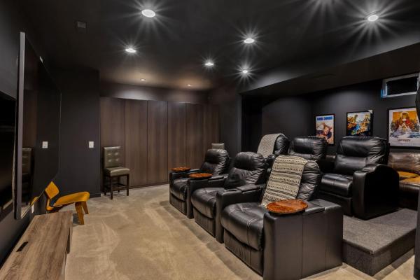 Luxuary Tremont Home - Movie Room, Pet & Baby Friendly - Cleveland, OH