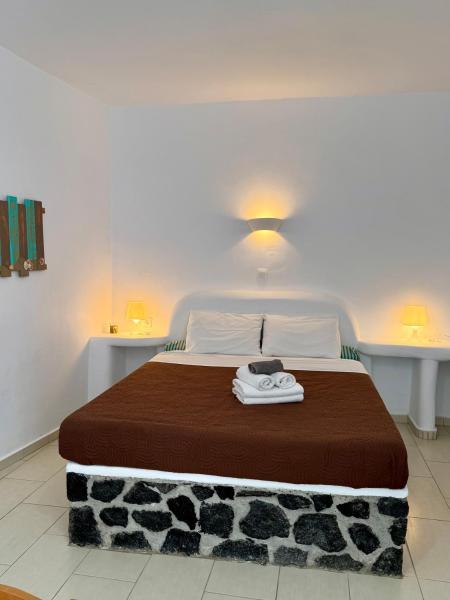 Manias Fira Residences - Santorini