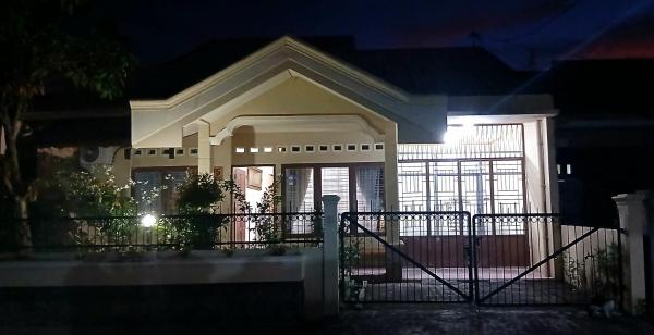 Gestur First House Syariah Hostel - Padang