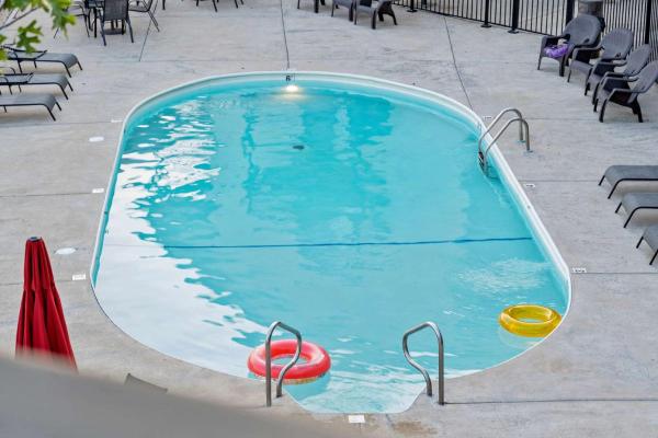 Sunset View At Anchor's Point - Lakefront Stay For 8 With Private Balcony - Kimberling City, MO