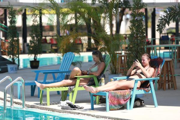 Pool Party Hotel - Laos