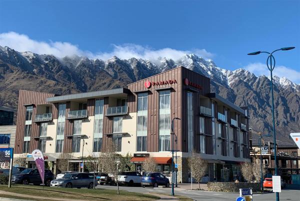 Ramada Suites By Wyndham Queenstown Remarkables Park - Queenstown