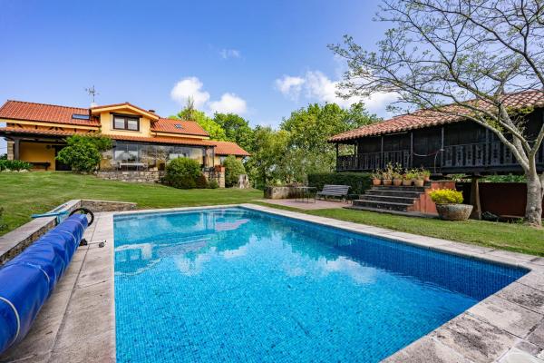 Figares, Casa Con Piscina - Gijón