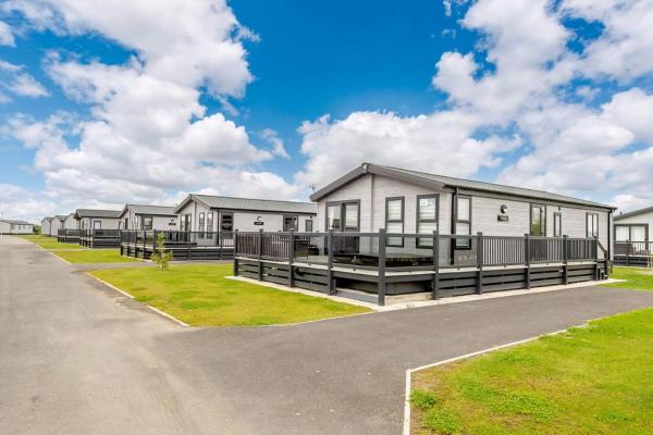 Modern Four Bedroom Lodge With Two Doubles, One With En-suite. - Sutton on Sea
