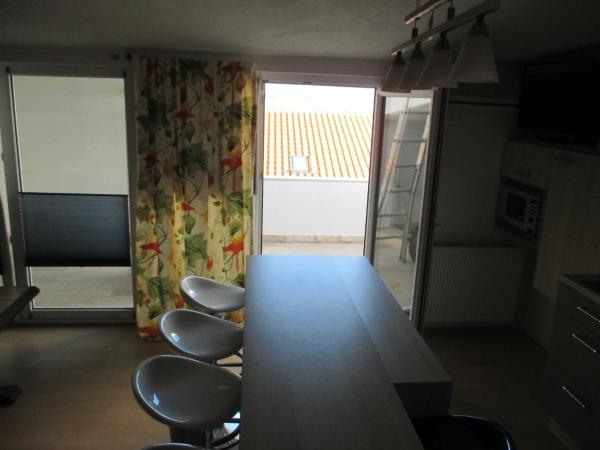 2 Bedroom Apartment With Balcony - Mimice