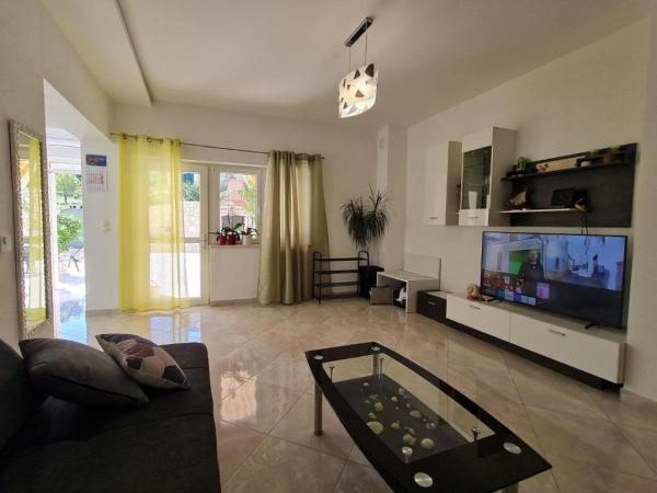 Luxury Apartment Ani - Three Bedroom Apartment With Terrace And Swimming Pool - Sutivan