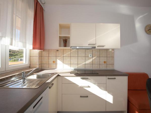 Two Bedroom Apartment With Balcony And Pool - Krk