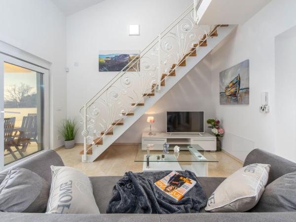 Villa Shaula 1 - Three Bedroom House With Pool - Šibenik