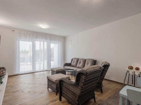 Holiday Home Milutin 1 - Four Bedroom Holiday Home With Private Pool - Vrsi