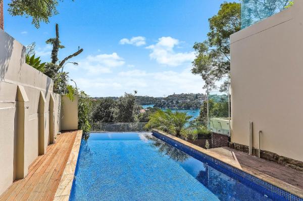 6br Stunning Waterview & Private Pool - Willoughby