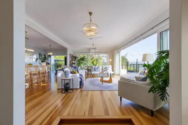 Palm Springs - Waiheke Island