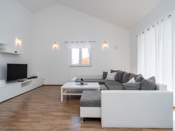 Villa S - Five Bedroom Villa With Private Pool - Tisno