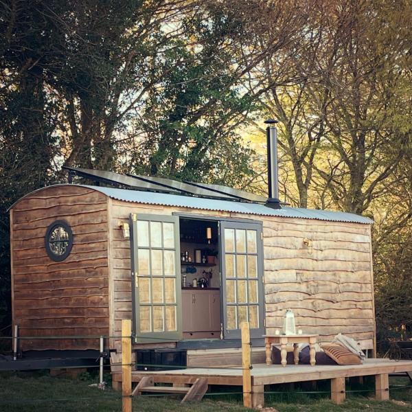 Shepherds Hut Farm Stay - The Nest - Battle