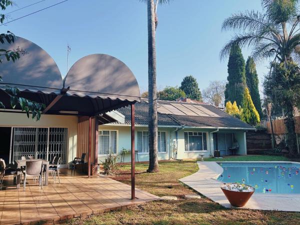 Spacious Entire House In Menlyn, Sleeps 8, Ideal For Groups - Pretoria