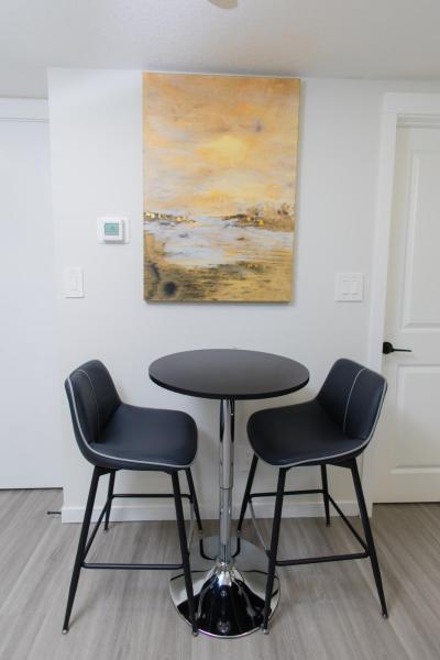 Cozy Quarters Your Comfy Haven - Calgary