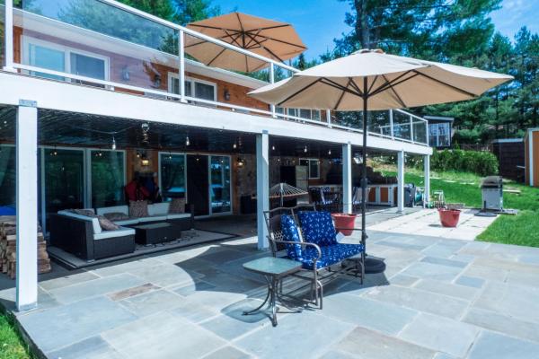 Sun Drenched Lakefront Cove - Waterfront, Cuddebackville