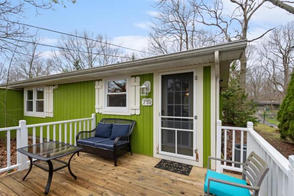 Cozy Cottages Green Cottage Hot Tub-town - ソーガタック, MI
