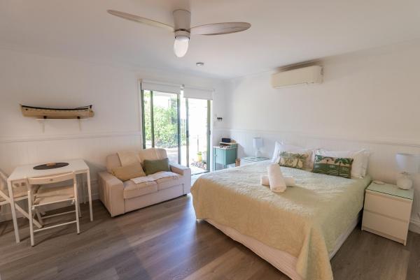 At The Beach - 50m To Main Beach - Point Lookout