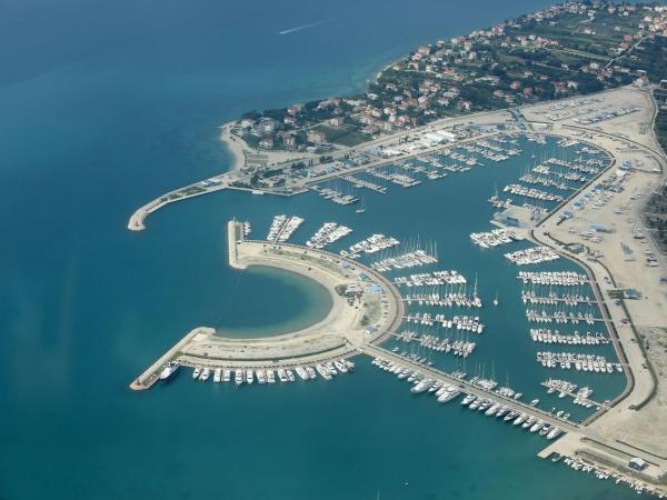 Apartments Kapetan - Two Bedroom Apartment With Terrace - Sukošan