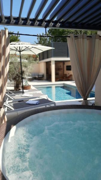 Villa Nostalgia - With Private Heated Pool, Jacuzzi And Sauna - Buzet