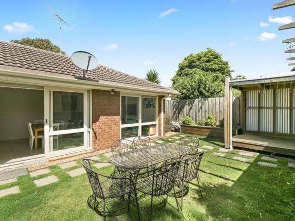 Beach Breeze Bungalow - In The Heart Of Torquay - 토르퀘이