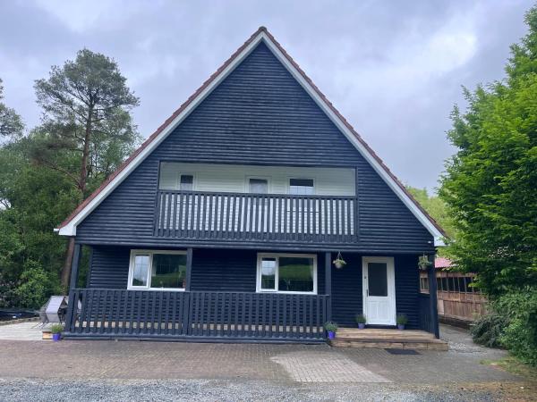 Large Newly Refurbished Lakeside Chalet With Optional Private Hot Tub - County Meath