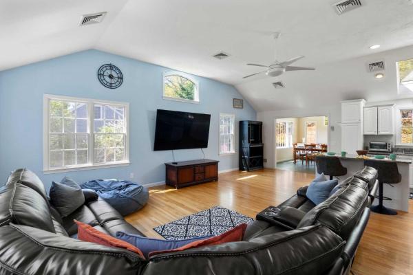 Short Walk To Swan Pond Hot Tub - Dennis, MA