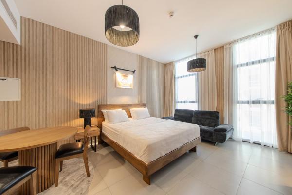 Private Luxury Home Sleeps 3 Pool Access - Charjah