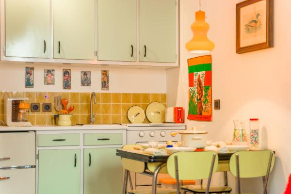 Les Seventies - Confort Vintage Proche Gare - ibis Chambery