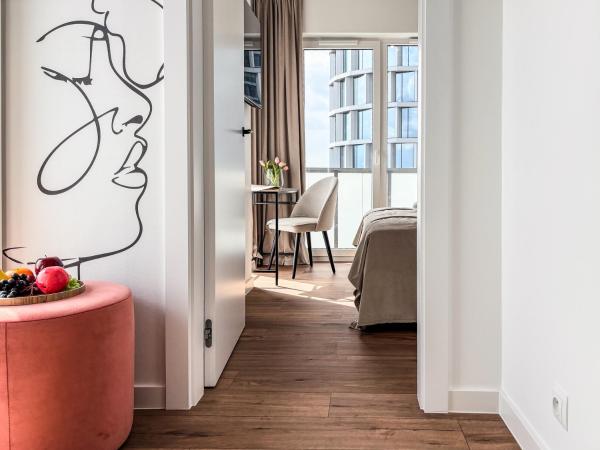Urban Apartments Global - 13th Floor No 24 - Air Condition - Balcony - Free Garage - Luxury - Katowice
