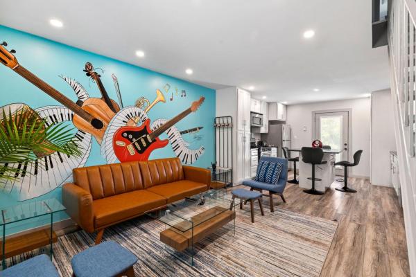 Cool Vibes Music Capital Soco Townhome! - Austin, TX