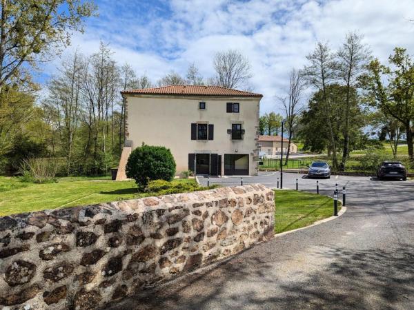 Gîte Au Bord De La Rivière Avec Terrasse, Internet Et Jardin - Confolens