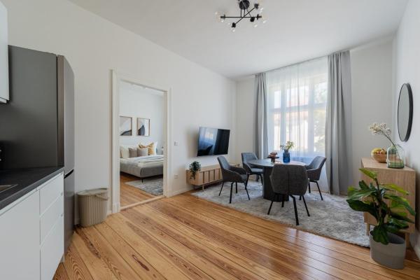 Renovated 2-bedroom Apt - Family & Work Ready! - ポツダム