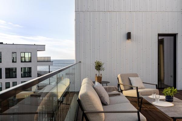 Stylish Waterfront Stay With Lounge Terrace & Sauna - Tallinn