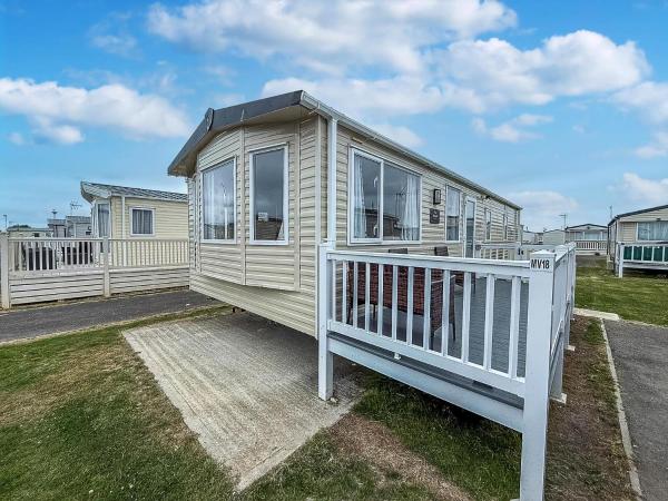 Great 6 Berth Caravan In Essex At St Osyth Beach Holiday Park Ref 28018mv - Clacton-on-Sea