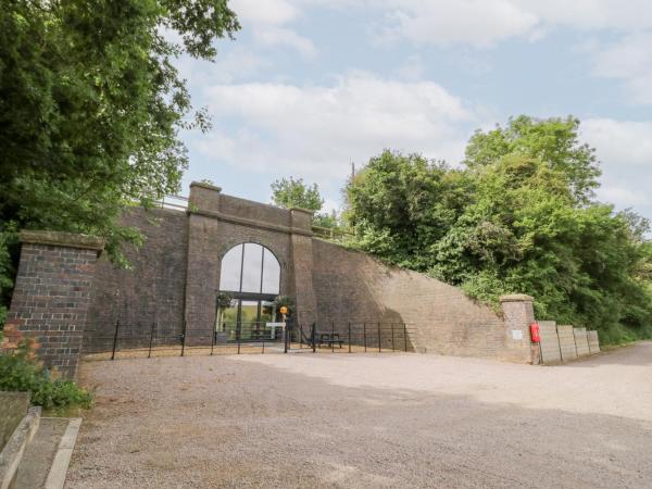 The Tunnel At Bridge Lake Farm And Fishery - Banbury