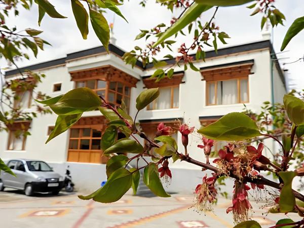 Sixteen Arahat Guest House - Leh