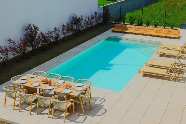 Superbe Villa Climatisée 4 Chambres, 4 Salles De Bain Avec Piscine Chauffée Proche Mer - Angles