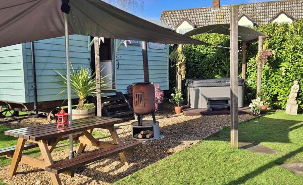 Briars Hut - Wymondham