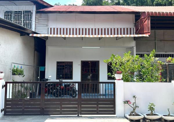 Wenya Elegant Homestay 大丸文雅名宿 - Pangkor Island