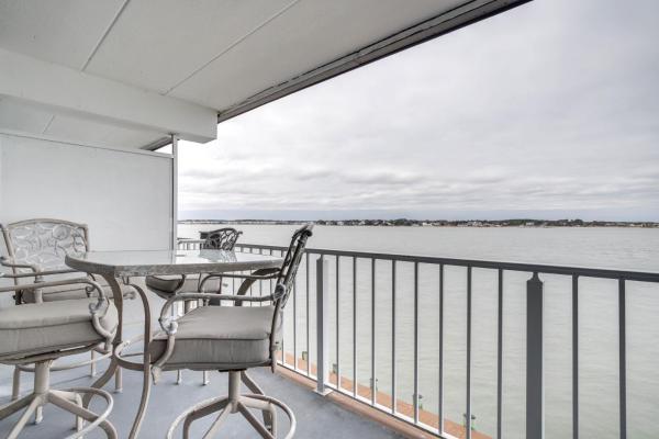 Pool And Boardwalk Access Bayfront Ocean City Condo - Ocean City, MD