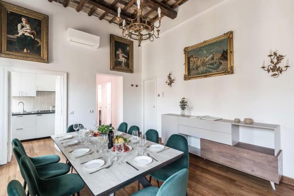 The Best Rent - Spacious Multi-room Apartment On Via Cavour - Roma