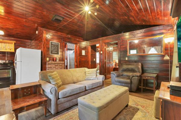 Entire Cabin In Pleasant Valley - Hocking Hills State Park, OH