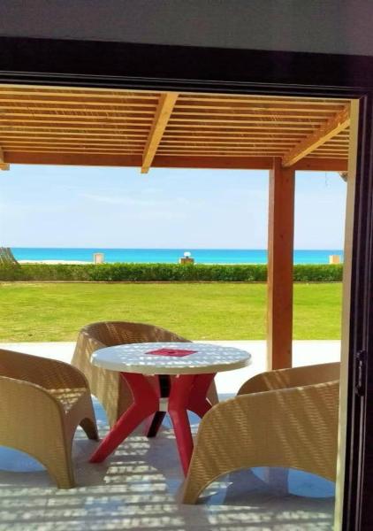 شاليه صف أول على البحر - North Coast