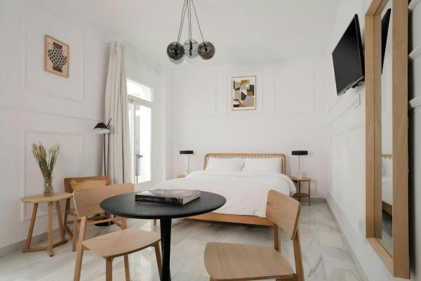 Sonder Santa Ana | Lofted 1br Apartment W/ Terrace - Madrid